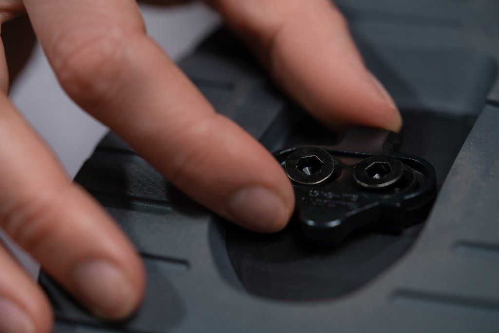 Shimano Indoor Cycling | How to install SPD / 2-hole cleats